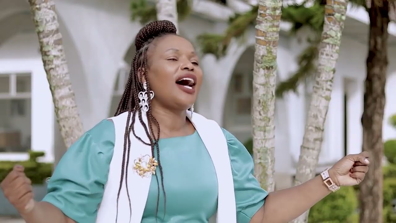 Chilima takes to social media to celebrate his wife for graduating with ...