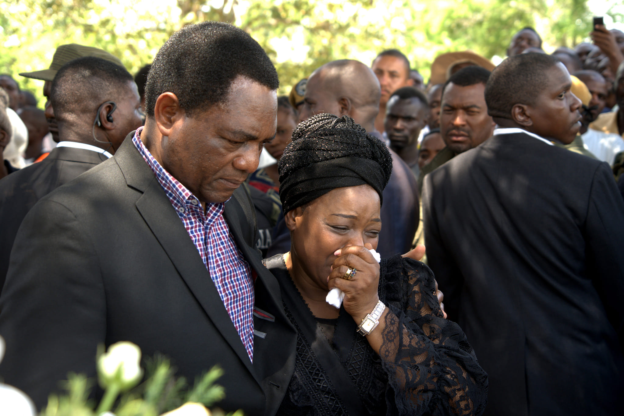 Tension As Slay Queen Is Spotted In A Shopping Mall With Her Nyashi Out ...