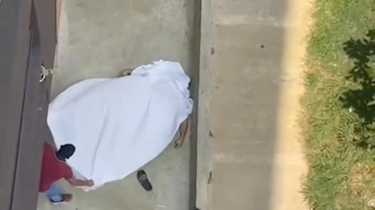 Gang leader falls off balcony to his de@th while trying to flee cops ...